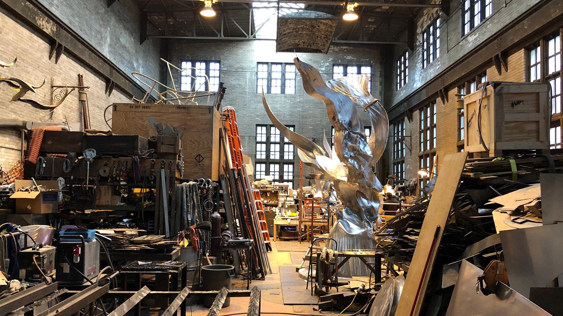 Chicago Sculptor Richard Hunt, Who Created Indelible Public Art From His Astounding Studio, Dies ...